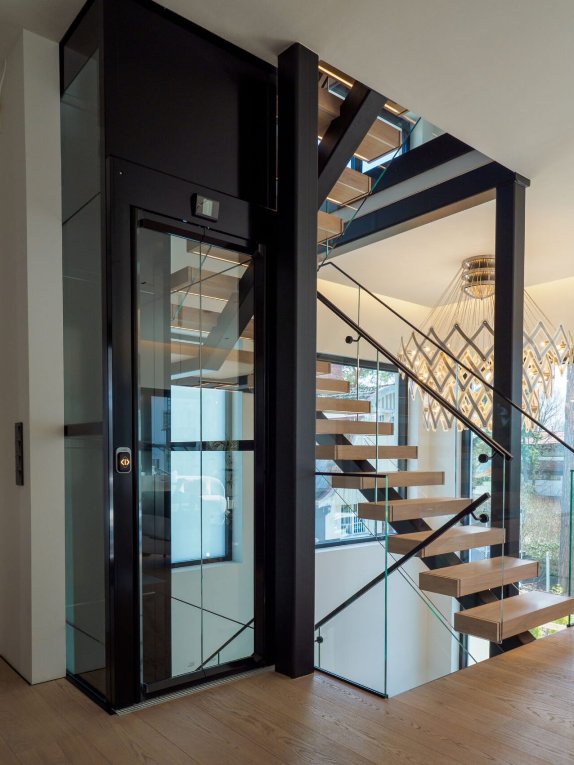 Ile kosztuje winda domowa? Przewodnik po cenach i montażu